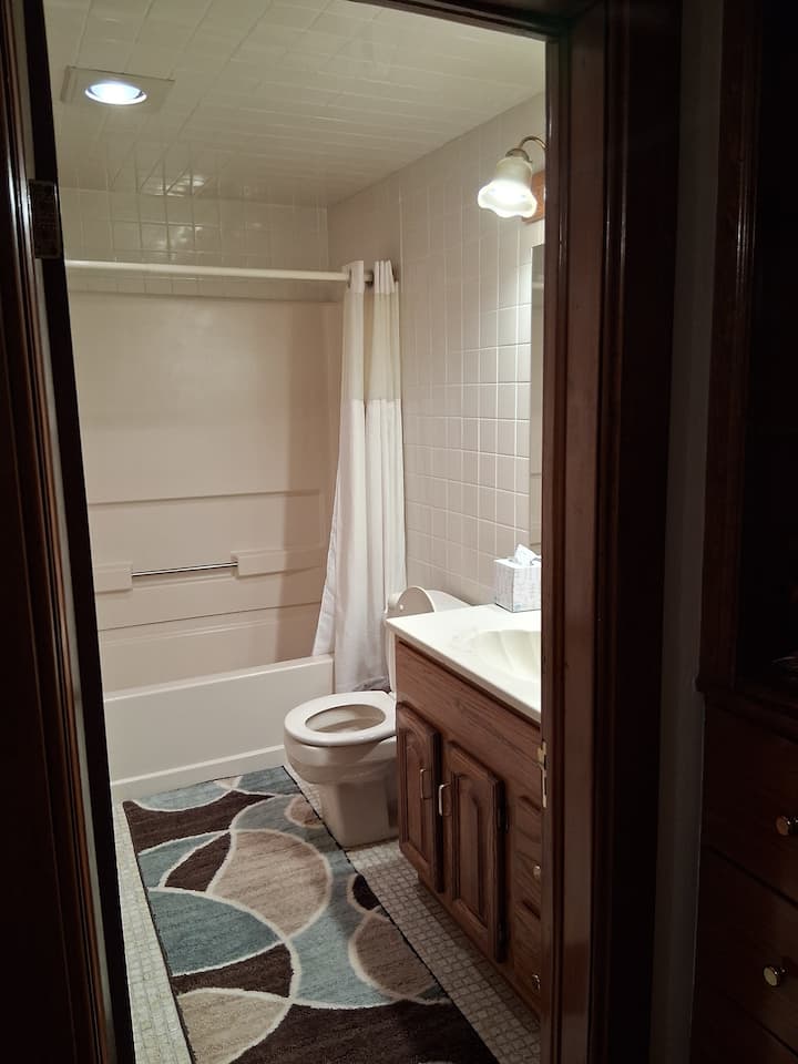 Queen Irene's B&b  (Upper Level) (Secured Parking) - Denver, CO