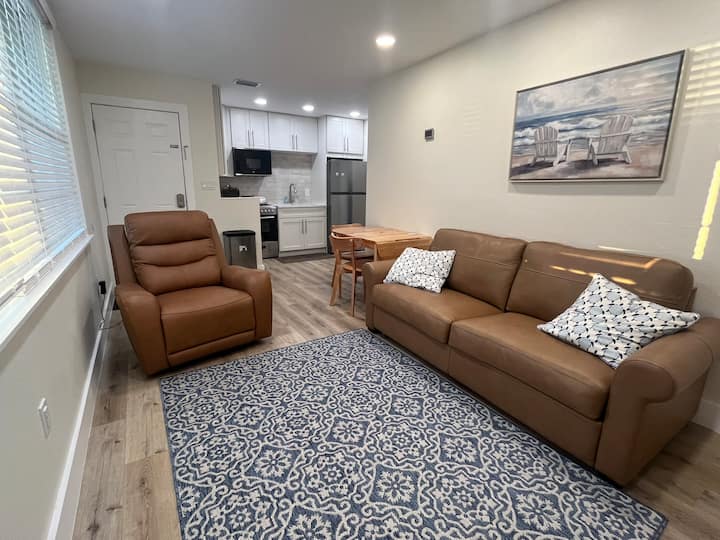 Newly Renovated Madeira Beach Studio Cottage - South Pasadena, FL