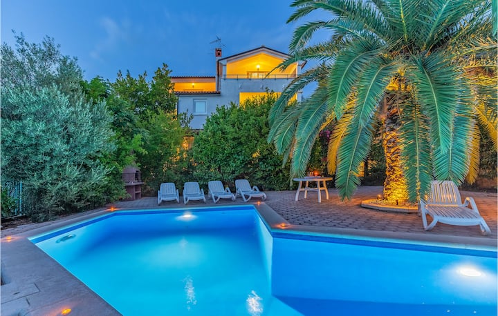 Bonito Apartamento En Pula Con Piscina. - Pula