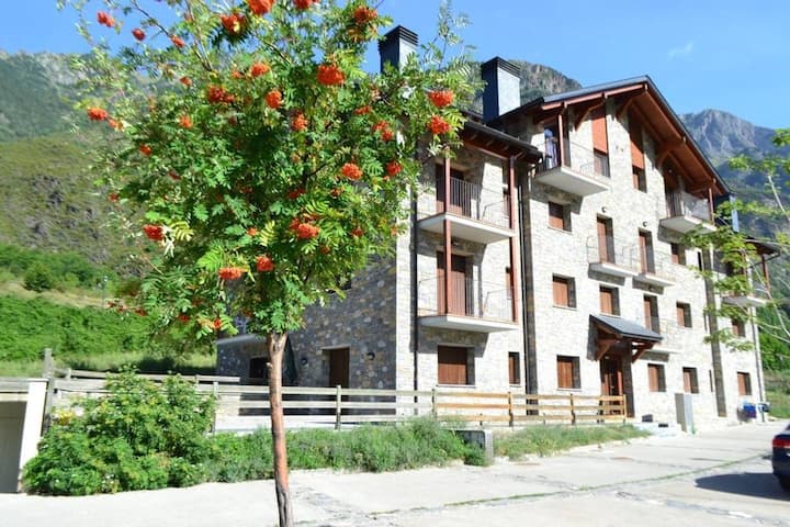 "Halcón"  Cómodo Apartamento 5 Pax En Benasque. - Benasque