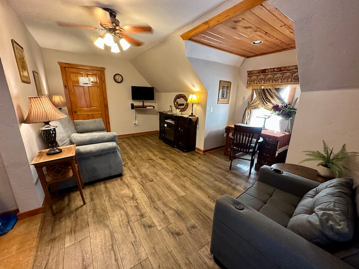 Suite 3 Apartment At Brickner Guest House - Fredericksburg, TX