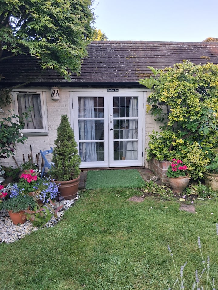 Detached Self-contained Garden Room In Ditchling. - East Sussex