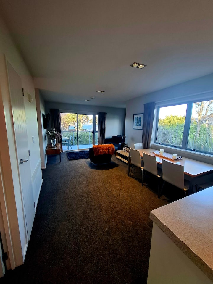 Wanaka Edge Retreat  Mountain Views & Balcony - ワナカ