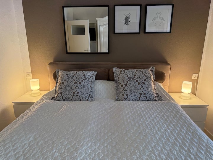 Zentrale 2-zimmer Mit 70 Qm In Düsseldorf - Düsseldorf