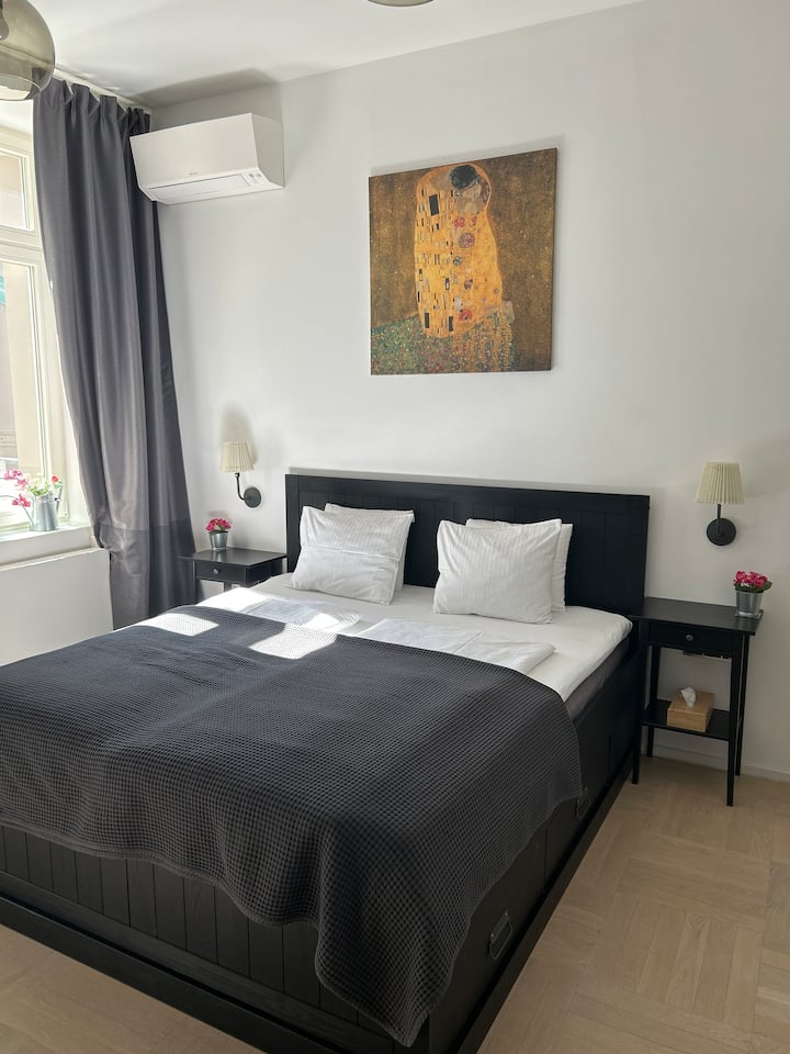 Quiet, Roomy, Child-friendly Balcony Flat In Prime Location - Prague