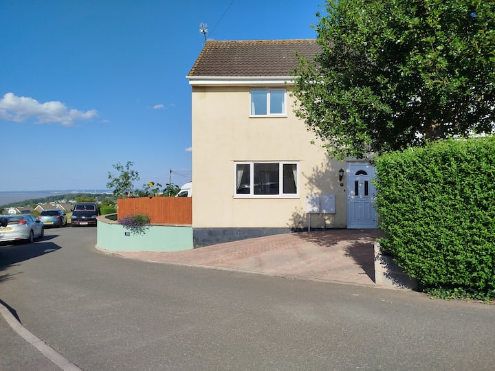 Severn View - 3 Bedrooms, Sleeps 6 - Clevedon, UK