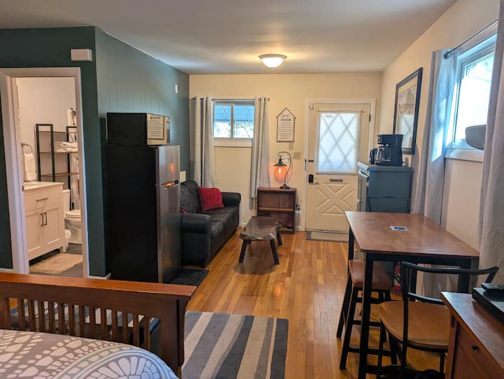 Large With Private Entrance & A Mile From Downtown - Manchester, NH