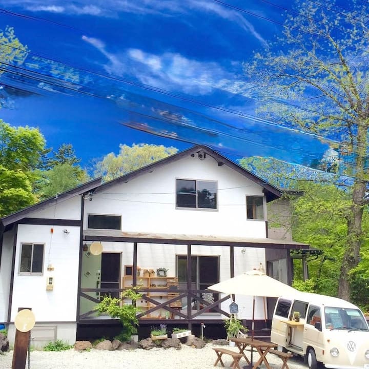 元アンティーク雑貨店がお宿に変身！軽井沢らしい癒しのウッディウォールのお家に泊まろう - Karuizawa