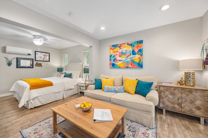 The Cozy Back Yard Bungalow 🏡 - Como - Fort Worth