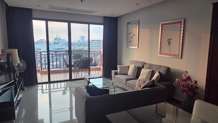 Grand Appartement Au Centre Ville De Pattaya - Pattaya