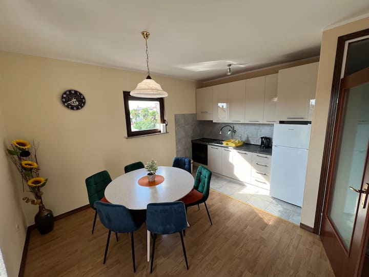 Apartment Mogorovic (4+2) Near The Beach In Poreč - Poreč