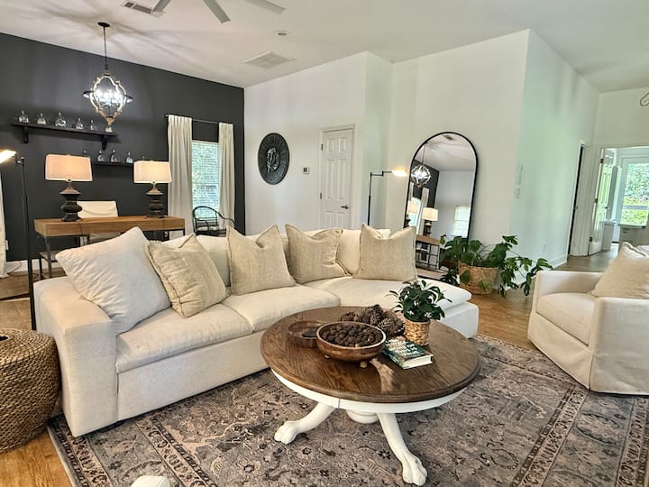 Cottage In The Woods - Tallahassee, FL