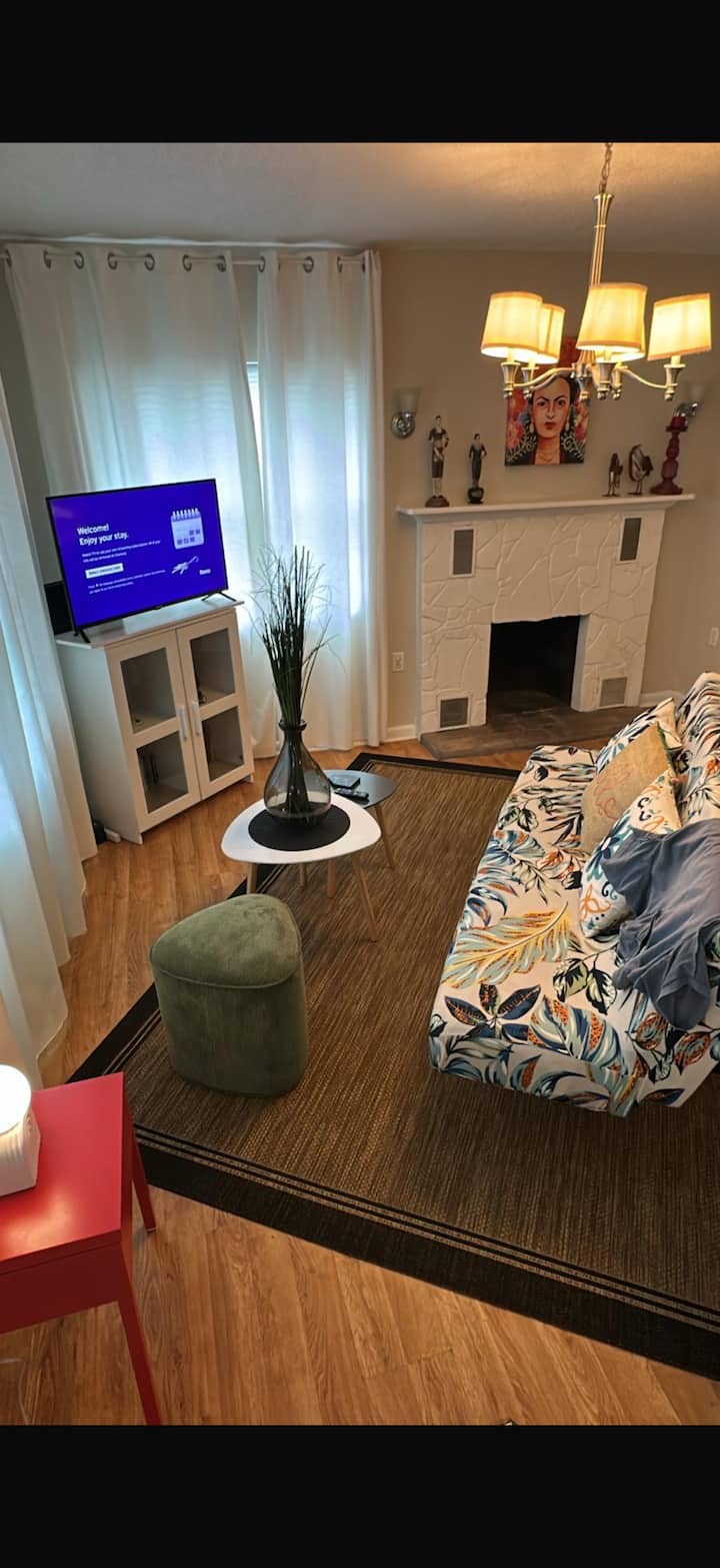 Cozy Beach Bungalow Retreat - Largo, FL