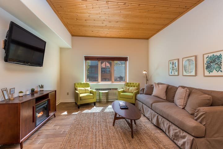 Great Mountain Views & Ideal Location Near River - Keystone, CO