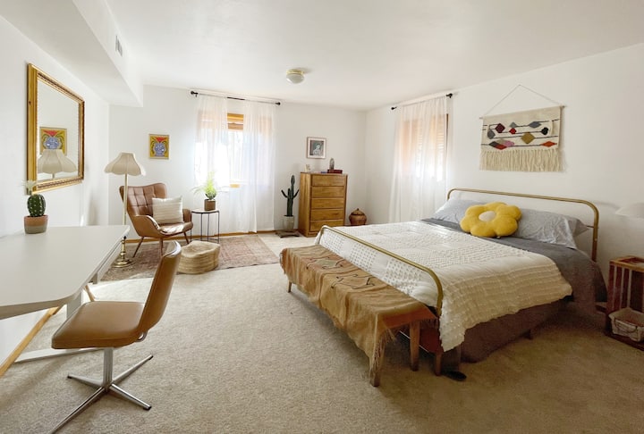 Artsy Retreat: Private Entry & Workspace - Washington State University, Pullman