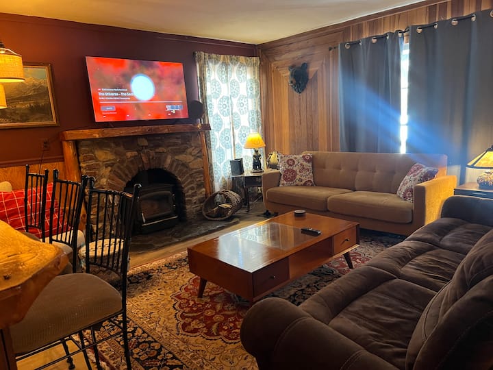 Lake House Charm Close To Village W/spacious Deck - Big Bear Lake, CA