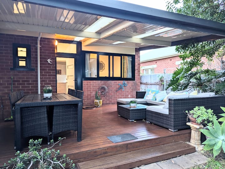 Just Right @ Glandore-central To City, Sea & Hills - Adelaide