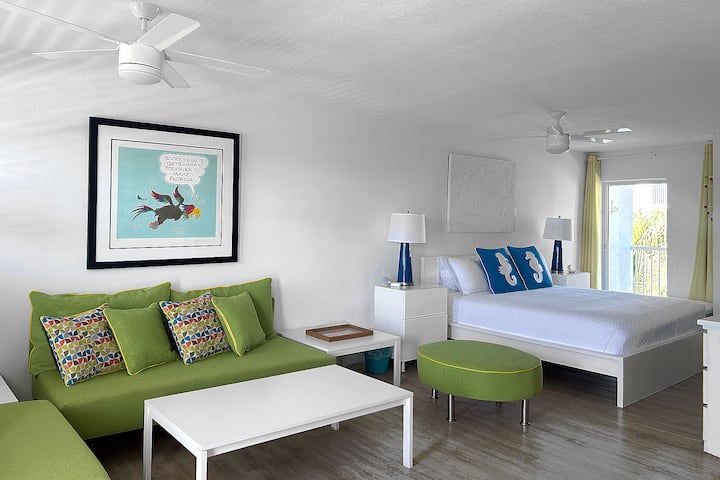 Bright Cheery Condo, Ocean Views In Key Colony - Florida Keys