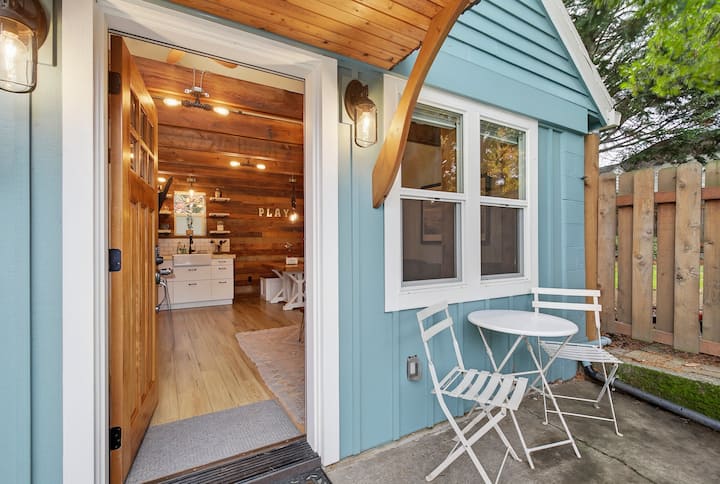 Handcrafted Urban Hideaway | Private Driveway - Portland, OR