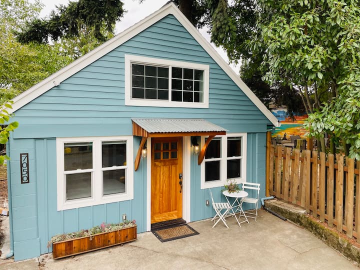 Handcrafted Urban Hideaway | Private Driveway - Portland, OR