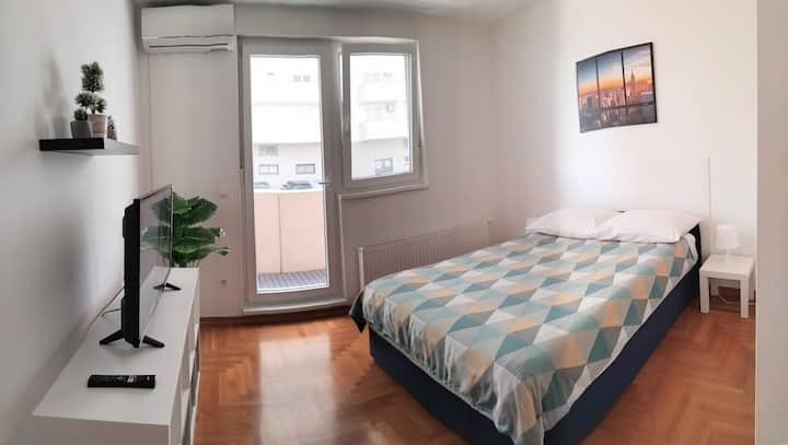 Studio Apartman Kika + Parkirng U Garaži - Zagreb