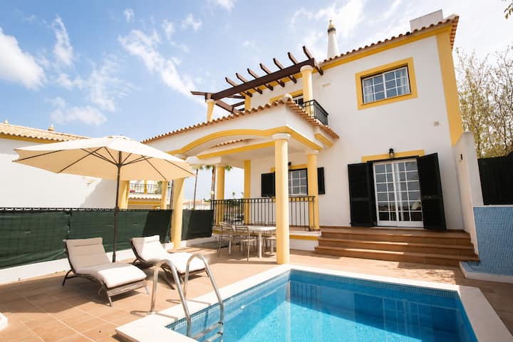 Lovely House With Private Pool - Guia