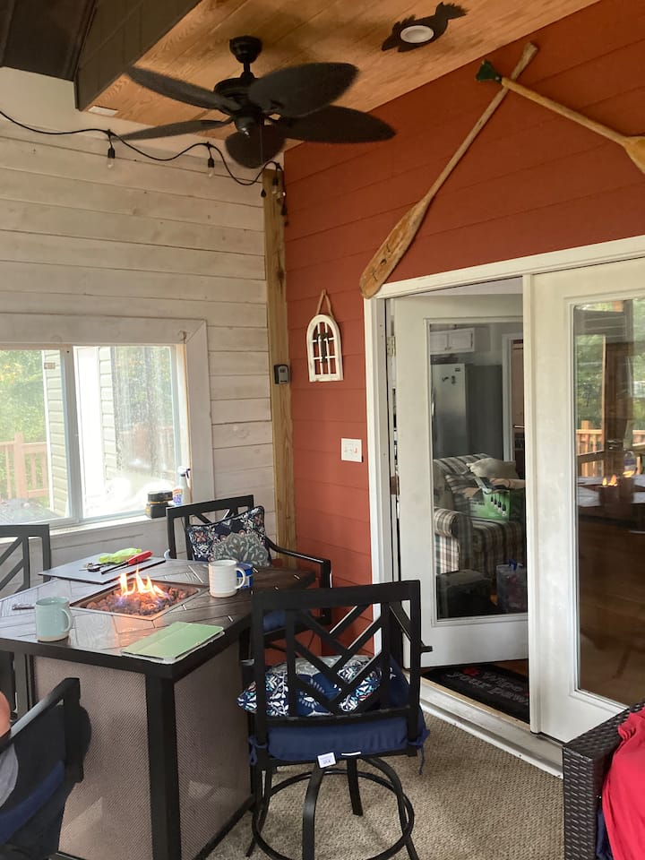 Lake Life / Private Dock / 4 Bedrooms - Seneca, SC