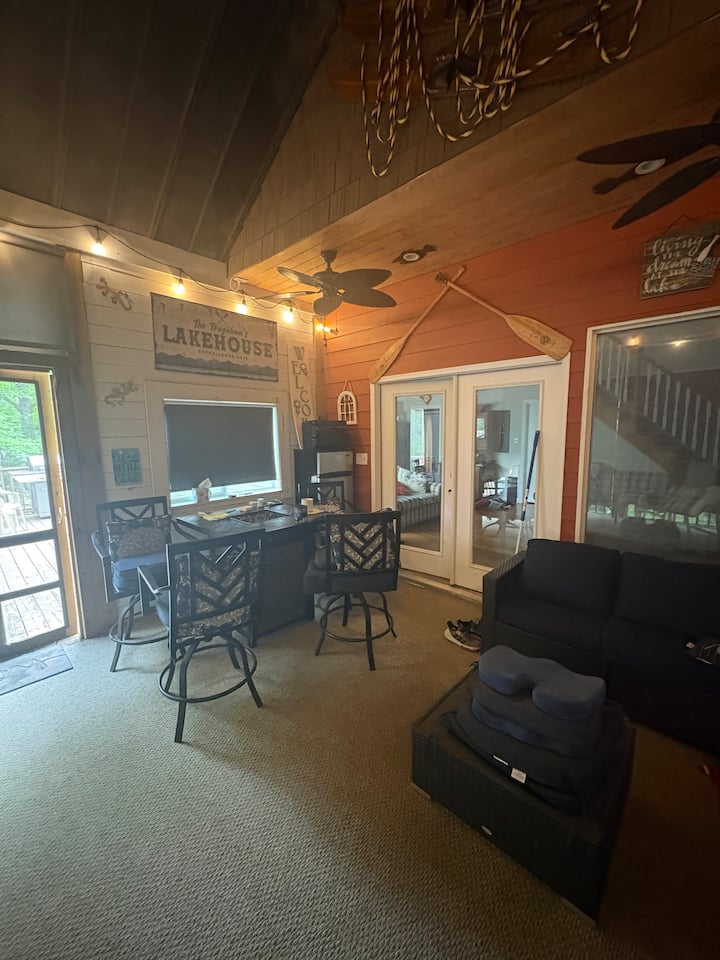 Lake Life / Private Dock / 4 Bedrooms - Seneca, SC
