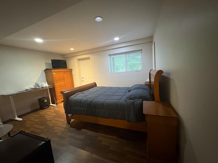 Room With Full Bathroom And Separate Entrance. - Coquitlam