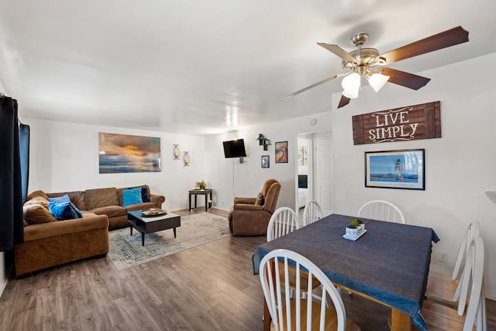 Quiet Private Retreat, 2 Bedrooms Near The Beach! - Oxnard, CA