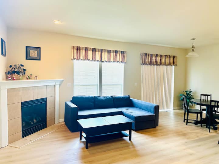 Bedroom In Lovely Hillsboro Home - Hillsboro, OR