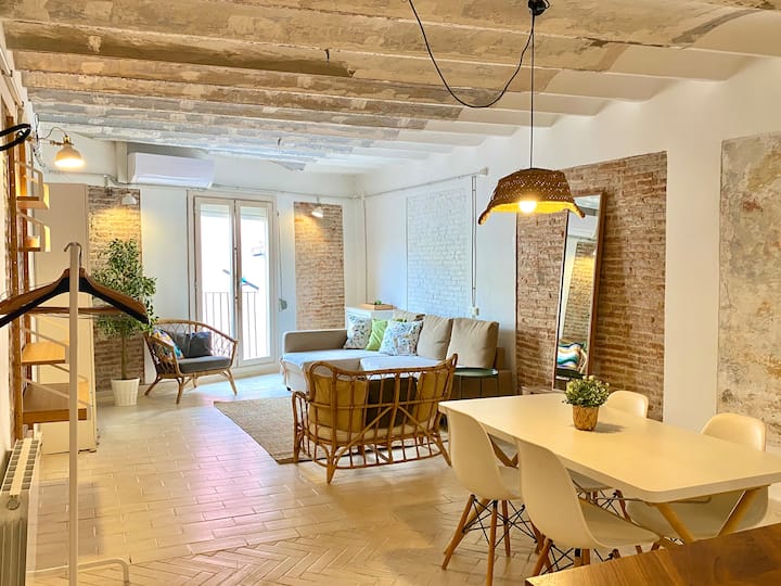 Vintage And Lovely At Universitat - Barcelona