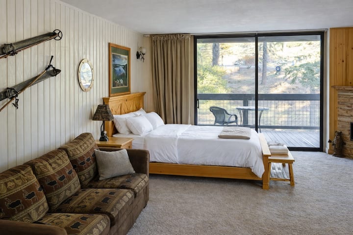 Pet-friendly Studio Walk To Trails Fireplace - Lake Tahoe