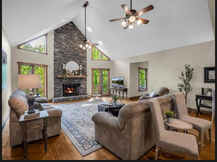 Spacious 6 Br/3.5 Bth Home W/hottub Tryon Columbus - Tryon, NC