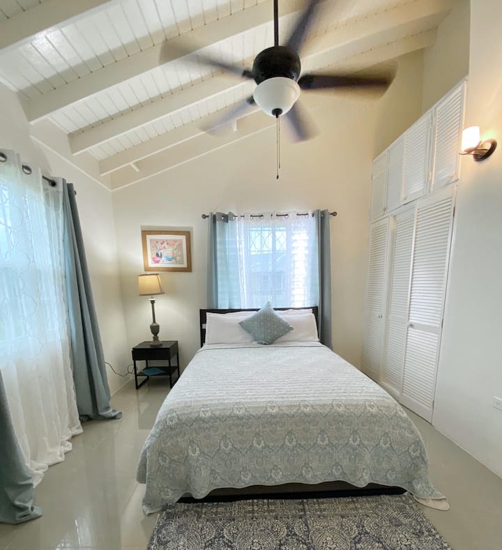 Miss Doris Cottage- Gorgeous 3b/3b Family Getaway - Jamaica