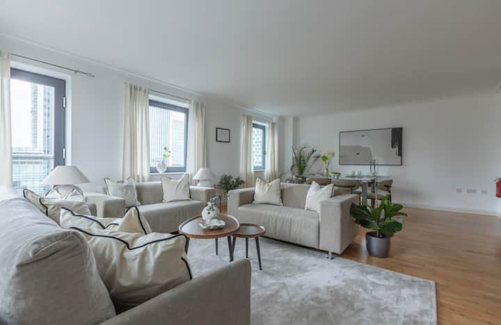 High -Rise  Waterfront Apartment - London, UK