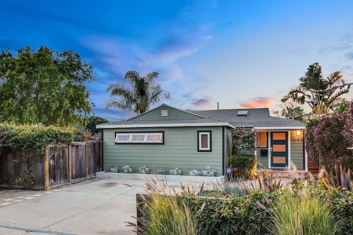 Mid-century Venice Bungalow • Sunlit Gated Garden - Santa Monica, CA