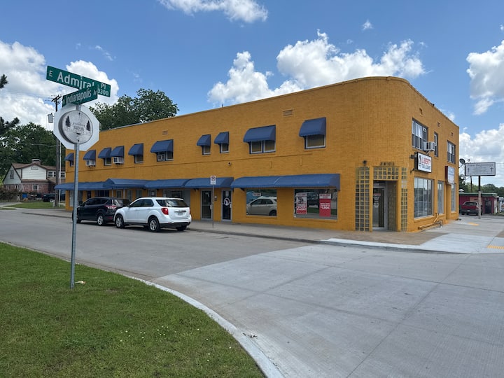 #5, Secret,cozy Apt By Tulsa University. Upstairs. - Tulsa, OK