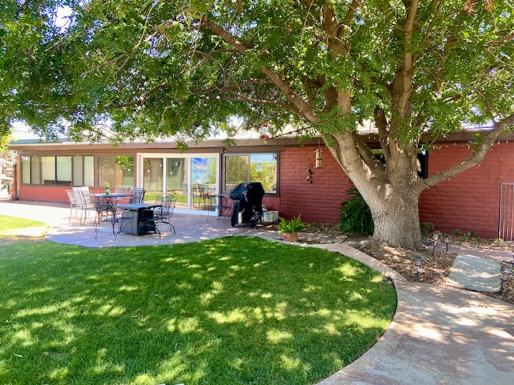 Plenty Of Space And A Lovely Yard. - Tucson, AZ