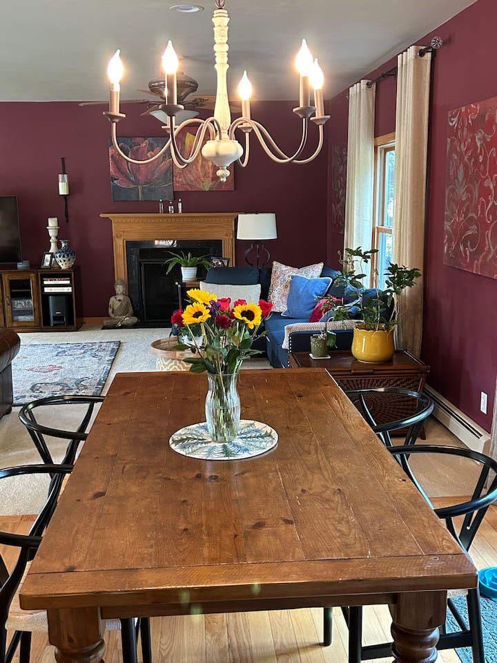 Cheerful Cozy & Bright Blue Room - Rhinebeck, NY
