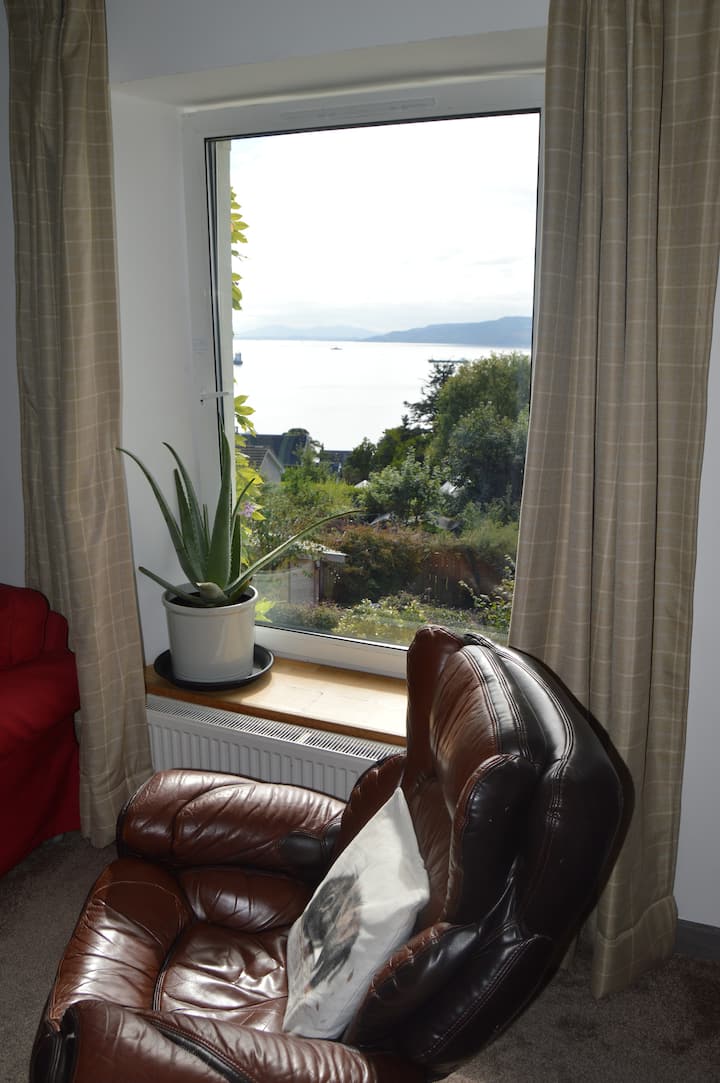 Spacious Cottage With Stunning Loch Views - Dunoon