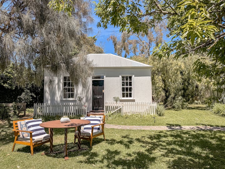 Clonmara Front Garden Cottage Two - Port Fairy
