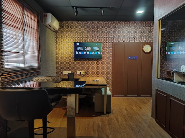 Escape To Secret Studio On Factory - Jelutong