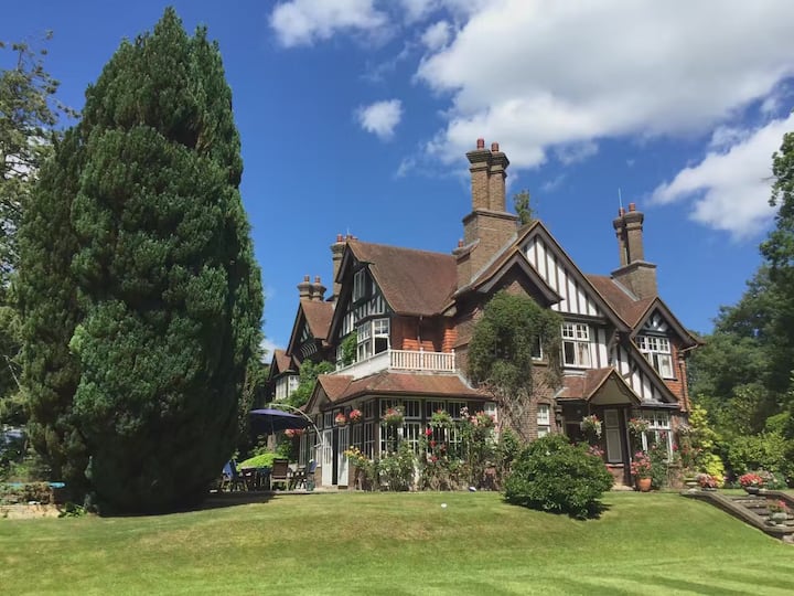 Manor House Wing With Easy Access To London - West Sussex