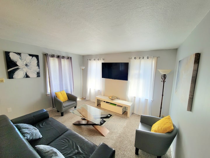 Comfortable 2 Br Unit Blocks From Light Rail Train - Industrial District - Seattle