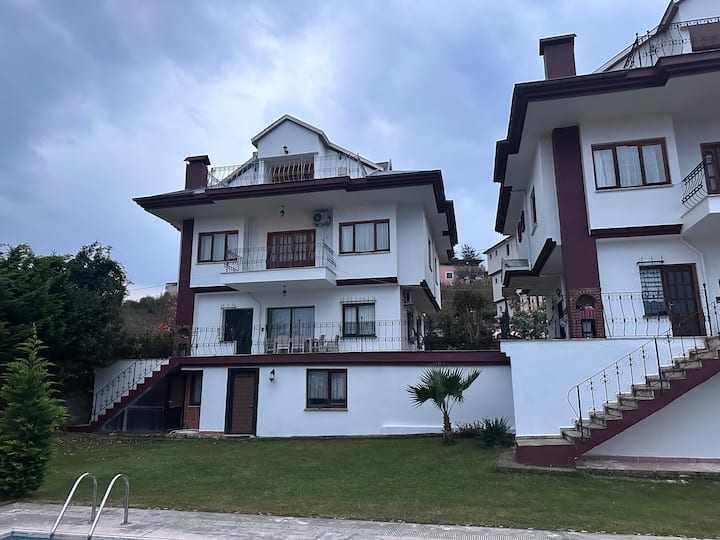 Güney Vi̇lla Deniz Manzara ÖZel Havuz 5 Oda 5 Klima - Trabzon