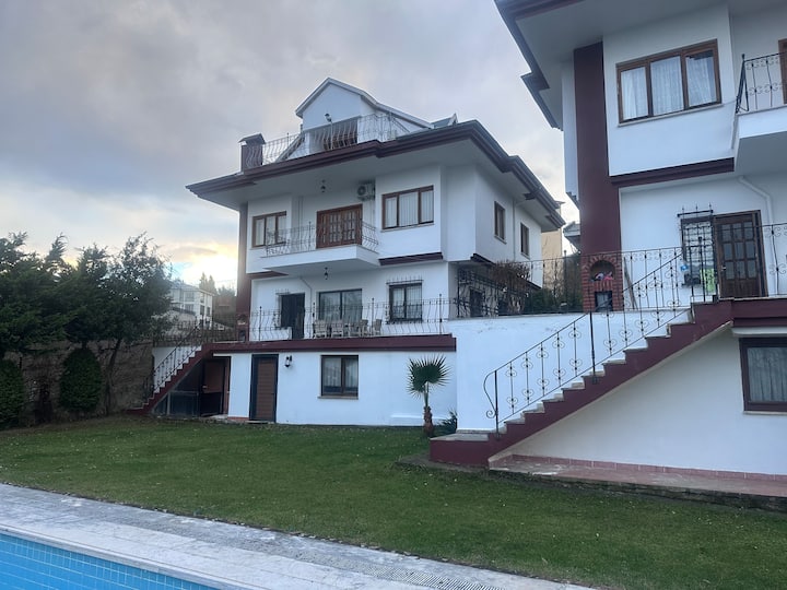 Güney Vi̇lla Deniz Manzara ÖZel Havuz 5 Oda 5 Klima - Trabzon