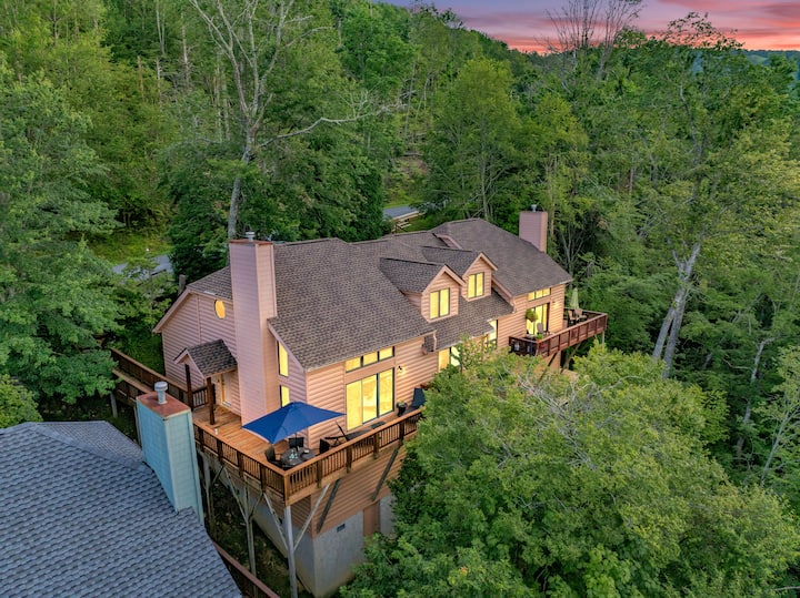 Spring Escape- Views-fireplace- Private Deck - Sugar Mountain, NC