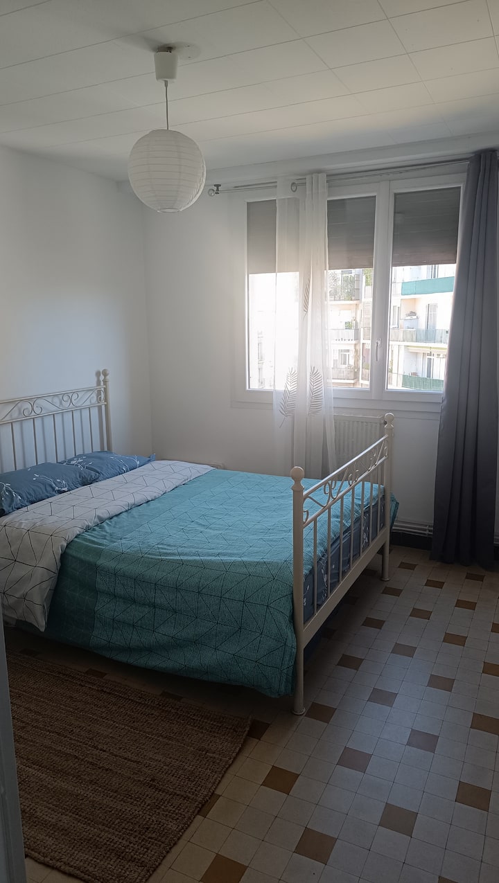 Chambre Dans Appartement 5 Avenue. - Marseille