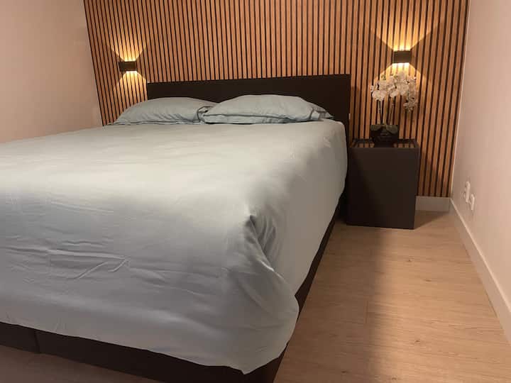 Privet Room/house
Breakfast Available - Tilbourg